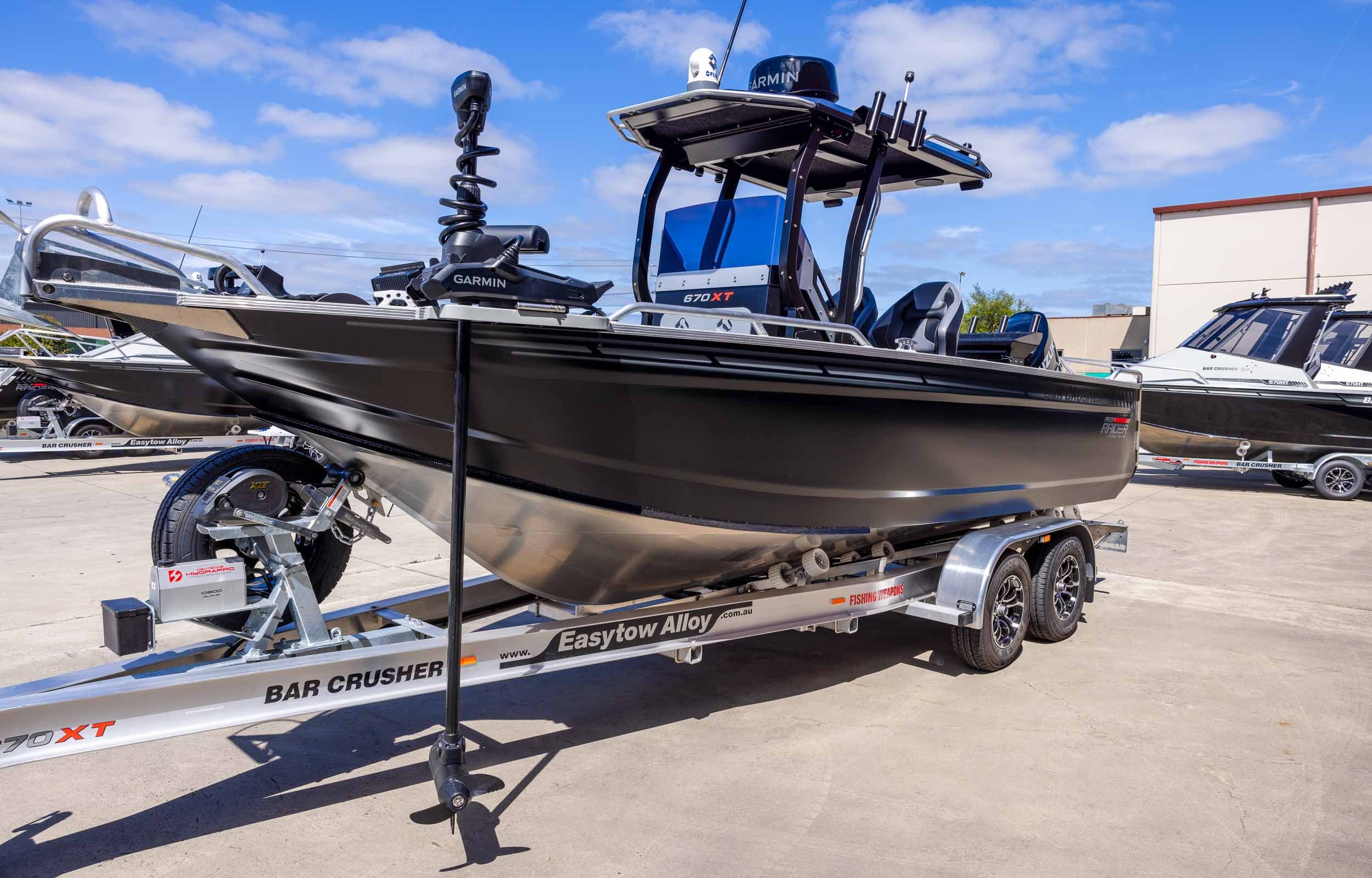 670XT Reef Raider - T-Top Console Fishing Boat | Bar Crusher Boats